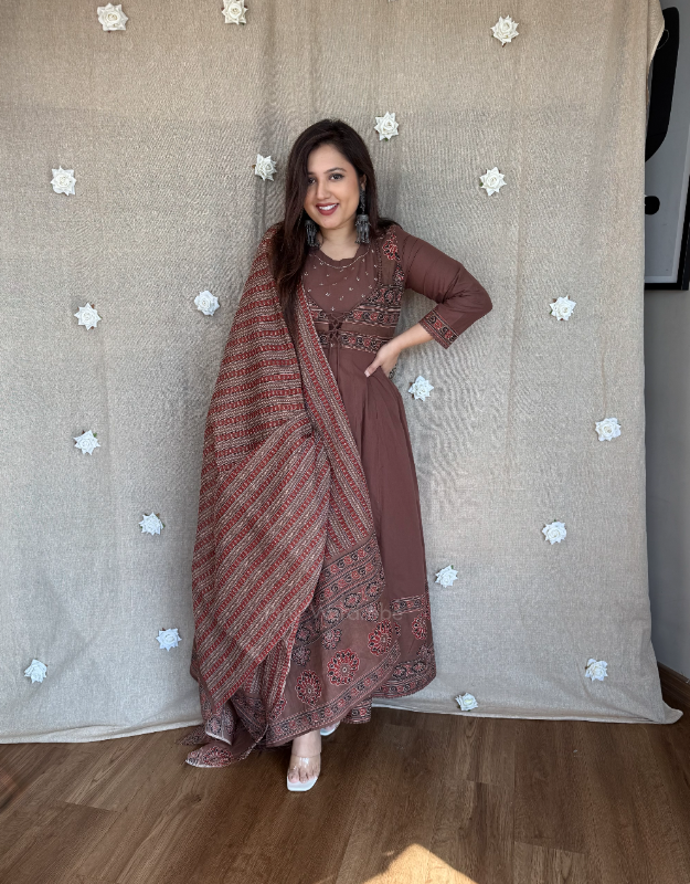 Indian traditional dresses for women in India at Pink Wardrobe Vadodara