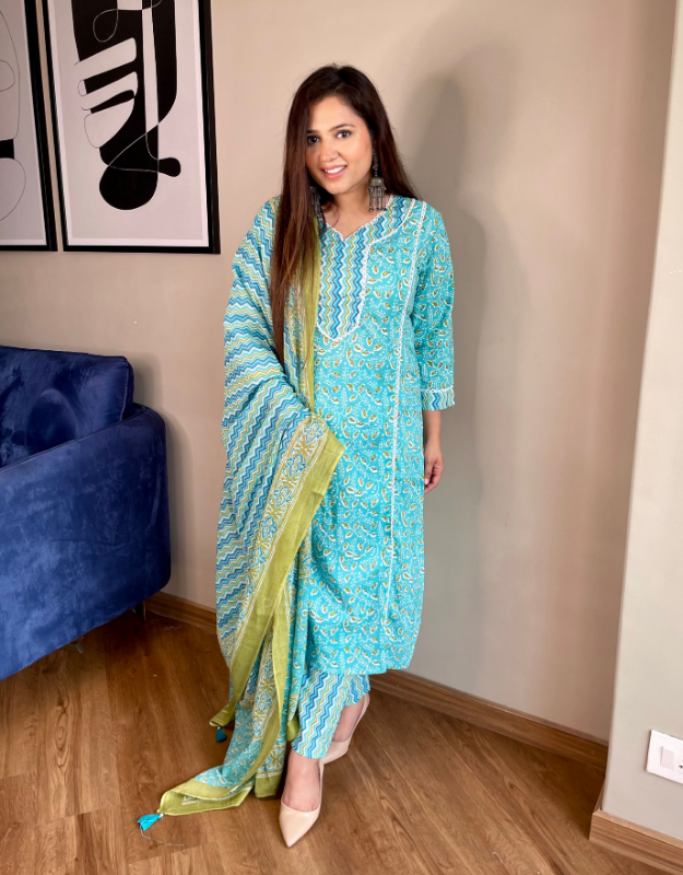 Indian traditional dresses for women in India at Pink Wardrobe Vadodara